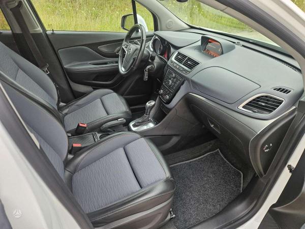 White Opel Mokka 2015 in Vilnius, with an engine capacity of 1.69 L and mileage of 217 thousand km for 7200 €, photo 7 on AUTOMOTO.COM.LV