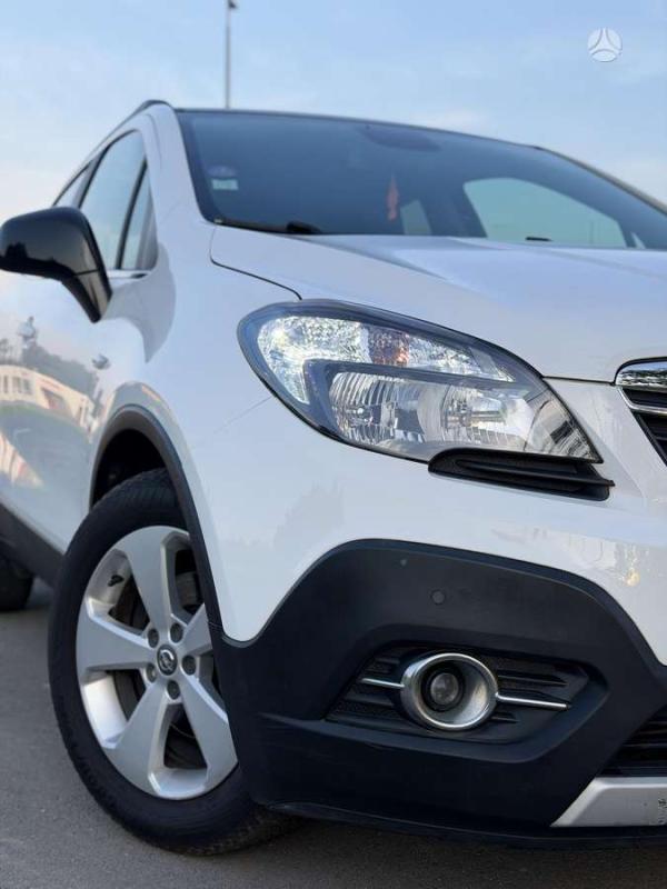 Белый Опель Mokka 2015 в Таураге, объемом двигателя 1.36 л и пробегом 140 тыс. км за 6699 €, фото 2 на AUTOMOTO.COM.LV