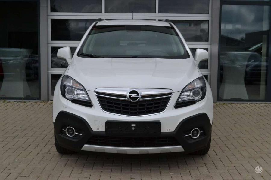 White Opel Mokka 2015 in Vilnius, with an engine capacity of 1.60 L and mileage of 206 thousand km for 8000 €, photo 4 on AUTOMOTO.COM.LV