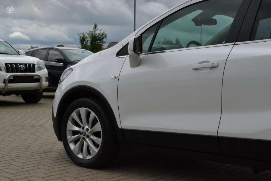 White Opel Mokka 2015 in Vilnius, with an engine capacity of 1.60 L and mileage of 206 thousand km for 8000 €, photo 7 on AUTOMOTO.COM.LV