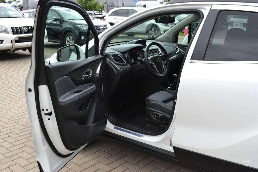 White Opel Mokka 2015 in Vilnius, with an engine capacity of 1.60 L and mileage of 206 thousand km for 8000 €, photo 10 on AUTOMOTO.COM.LV