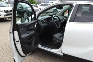 White Opel Mokka 2015 in Vilnius, with an engine capacity of 1.60 L and mileage of 206 thousand km for 8000 €, photo 11 on AUTOMOTO.COM.LV