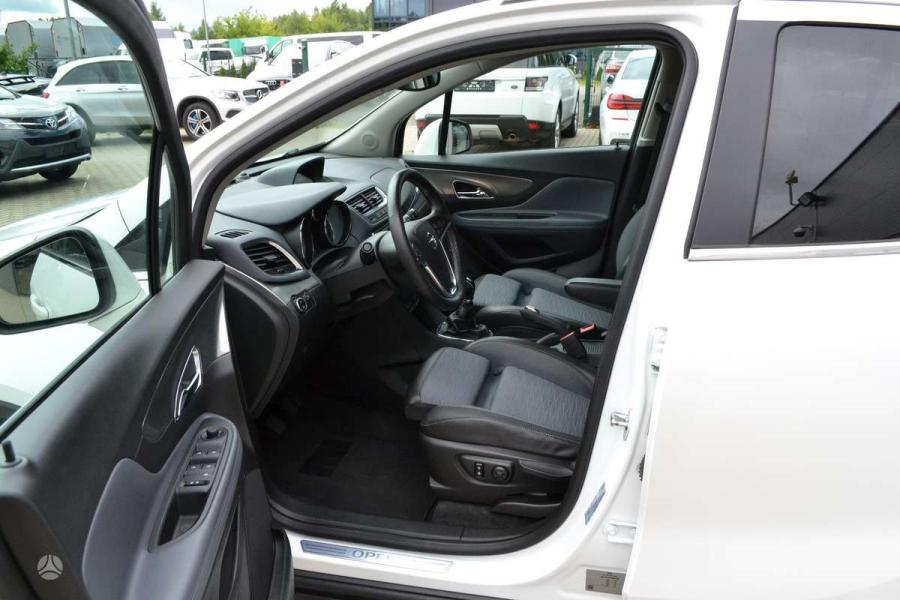 White Opel Mokka 2015 in Vilnius, with an engine capacity of 1.60 L and mileage of 206 thousand km for 8000 €, photo 18 on AUTOMOTO.COM.LV