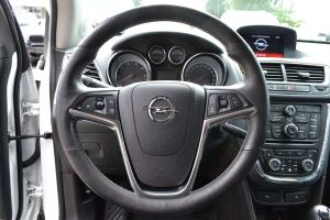 White Opel Mokka 2015 in Vilnius, with an engine capacity of 1.60 L and mileage of 206 thousand km for 8000 €, photo 19 on AUTOMOTO.COM.LV