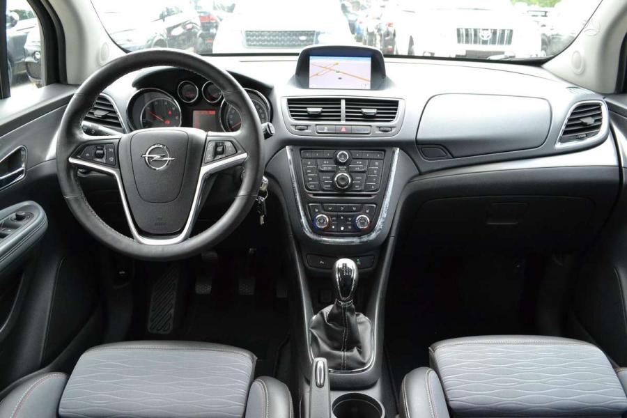 White Opel Mokka 2015 in Vilnius, with an engine capacity of 1.60 L and mileage of 206 thousand km for 8000 €, photo 21 on AUTOMOTO.COM.LV