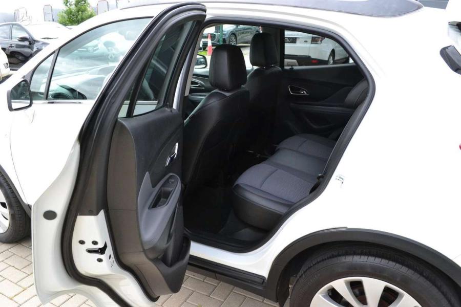 White Opel Mokka 2015 in Vilnius, with an engine capacity of 1.60 L and mileage of 206 thousand km for 8000 €, photo 22 on AUTOMOTO.COM.LV