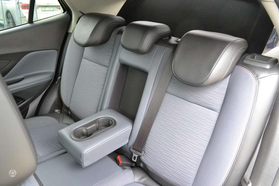 White Opel Mokka 2015 in Vilnius, with an engine capacity of 1.60 L and mileage of 206 thousand km for 8000 €, photo 23 on AUTOMOTO.COM.LV
