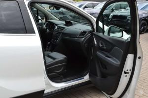 White Opel Mokka 2015 in Vilnius, with an engine capacity of 1.60 L and mileage of 206 thousand km for 8000 €, photo 25 on AUTOMOTO.COM.LV