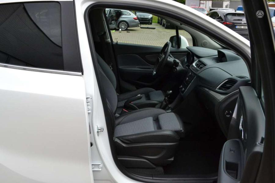 White Opel Mokka 2015 in Vilnius, with an engine capacity of 1.60 L and mileage of 206 thousand km for 8000 €, photo 26 on AUTOMOTO.COM.LV