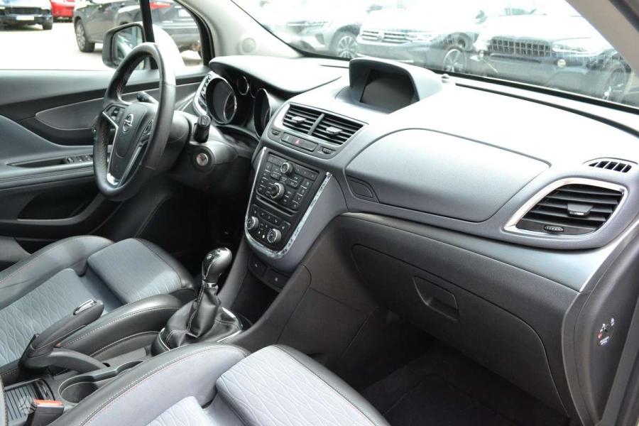 White Opel Mokka 2015 in Vilnius, with an engine capacity of 1.60 L and mileage of 206 thousand km for 8000 €, photo 28 on AUTOMOTO.COM.LV