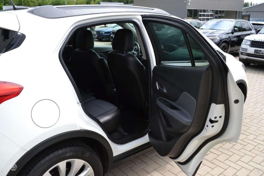White Opel Mokka 2015 in Vilnius, with an engine capacity of 1.60 L and mileage of 206 thousand km for 8000 €, photo 29 on AUTOMOTO.COM.LV