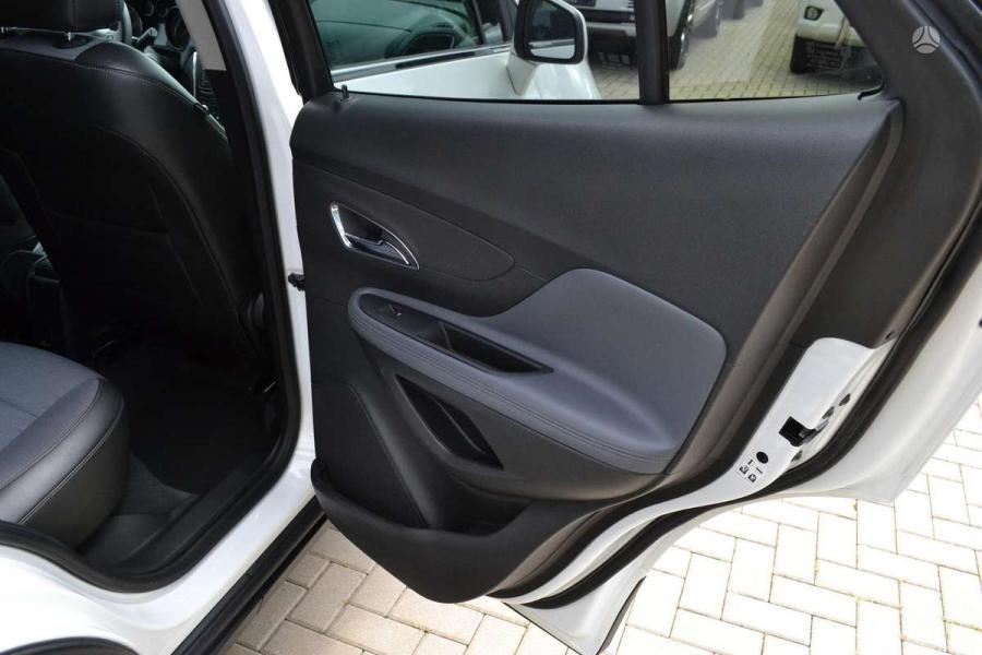 White Opel Mokka 2015 in Vilnius, with an engine capacity of 1.60 L and mileage of 206 thousand km for 8000 €, photo 31 on AUTOMOTO.COM.LV