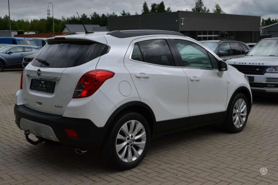 White Opel Mokka 2015 in Vilnius, with an engine capacity of 1.60 L and mileage of 206 thousand km for 8000 €, photo 35 on AUTOMOTO.COM.LV