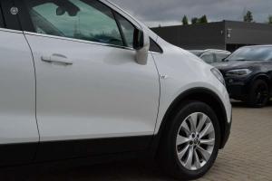 White Opel Mokka 2015 in Vilnius, with an engine capacity of 1.60 L and mileage of 206 thousand km for 8000 €, photo 37 on AUTOMOTO.COM.LV