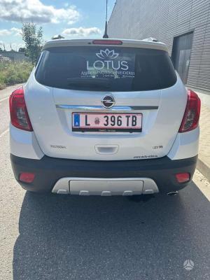 White Opel Mokka 2015 in Kaunas, with an engine capacity of 1.60 L and mileage of 191 thousand km for 7900 €, photo 4 on AUTOMOTO.COM.LV