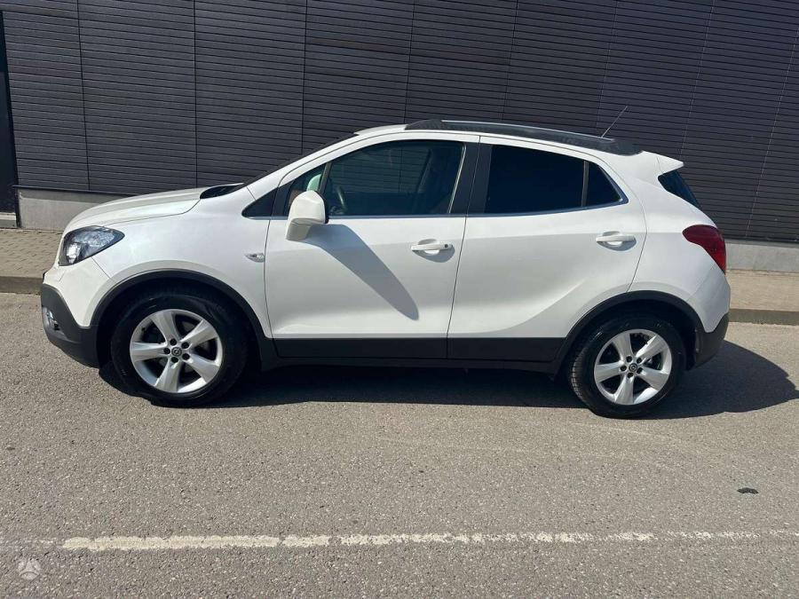 White Opel Mokka 2015 in Kaunas, with an engine capacity of 1.60 L and mileage of 191 thousand km for 7900 €, photo 6 on AUTOMOTO.COM.LV