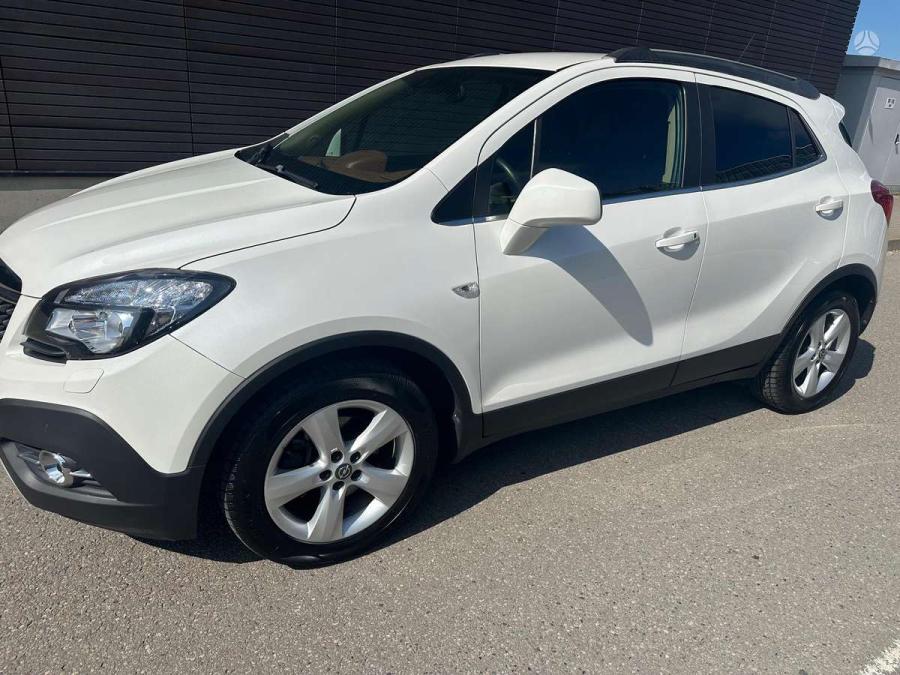 White Opel Mokka 2015 in Kaunas, with an engine capacity of 1.60 L and mileage of 191 thousand km for 7900 €, photo 7 on AUTOMOTO.COM.LV