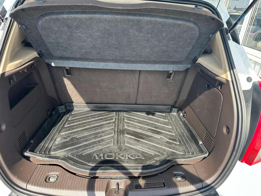 White Opel Mokka 2015 in Kaunas, with an engine capacity of 1.60 L and mileage of 191 thousand km for 7900 €, photo 13 on AUTOMOTO.COM.LV