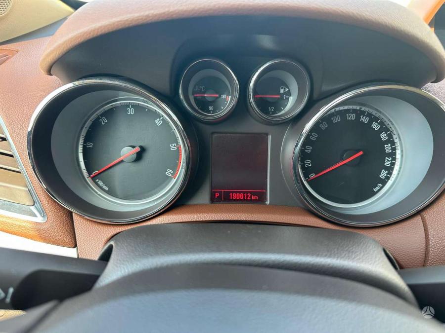 White Opel Mokka 2015 in Kaunas, with an engine capacity of 1.60 L and mileage of 191 thousand km for 7900 €, photo 18 on AUTOMOTO.COM.LV
