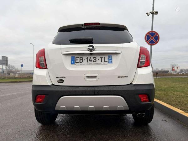 White Opel Mokka 2016 in Taurage, with an engine capacity of 1.60 L and mileage of 215 thousand km for 6900 €, photo 4 on AUTOMOTO.COM.LV