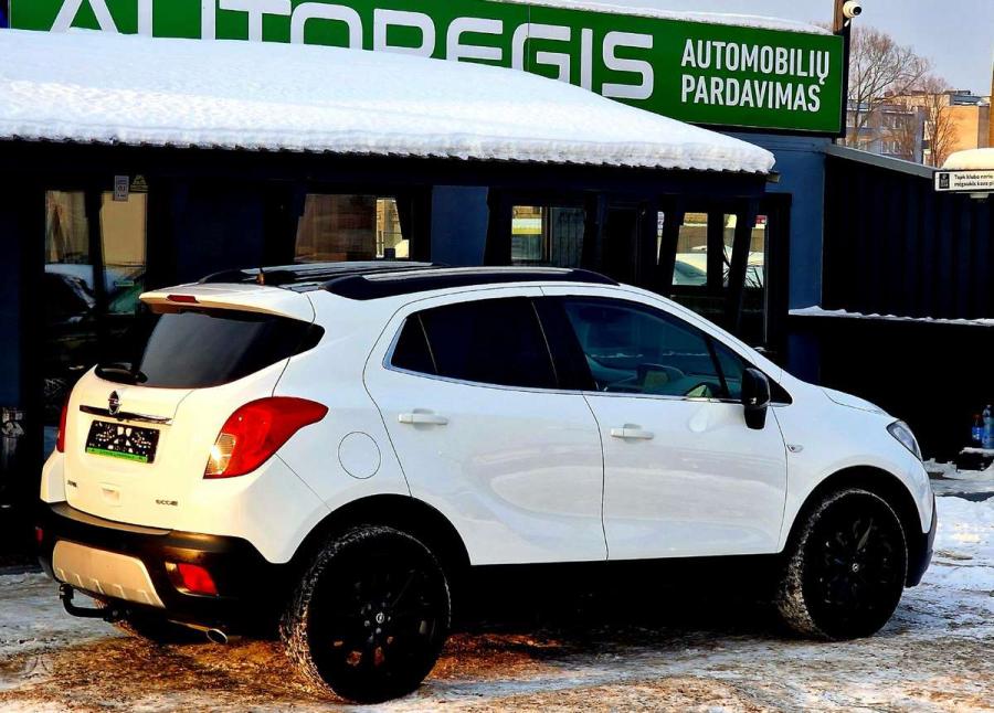 White Opel Mokka 2016 in Kretinga, with an engine capacity of 1.60 L and mileage of 178 thousand km for 7799 €, photo 6 on AUTOMOTO.COM.LV