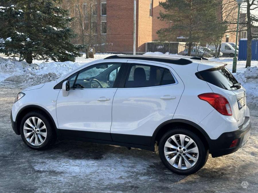 White Opel Mokka 2016 in Klaipeda, with an engine capacity of 1.60 L and mileage of 203 thousand km for 7500 €, photo 5 on AUTOMOTO.COM.LV