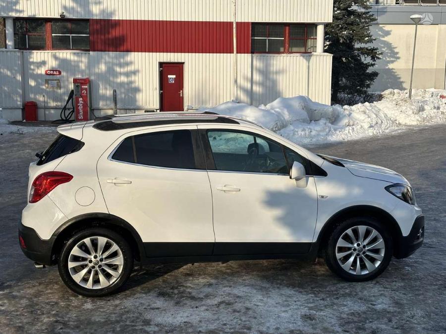 White Opel Mokka 2016 in Klaipeda, with an engine capacity of 1.60 L and mileage of 203 thousand km for 7500 €, photo 12 on AUTOMOTO.COM.LV