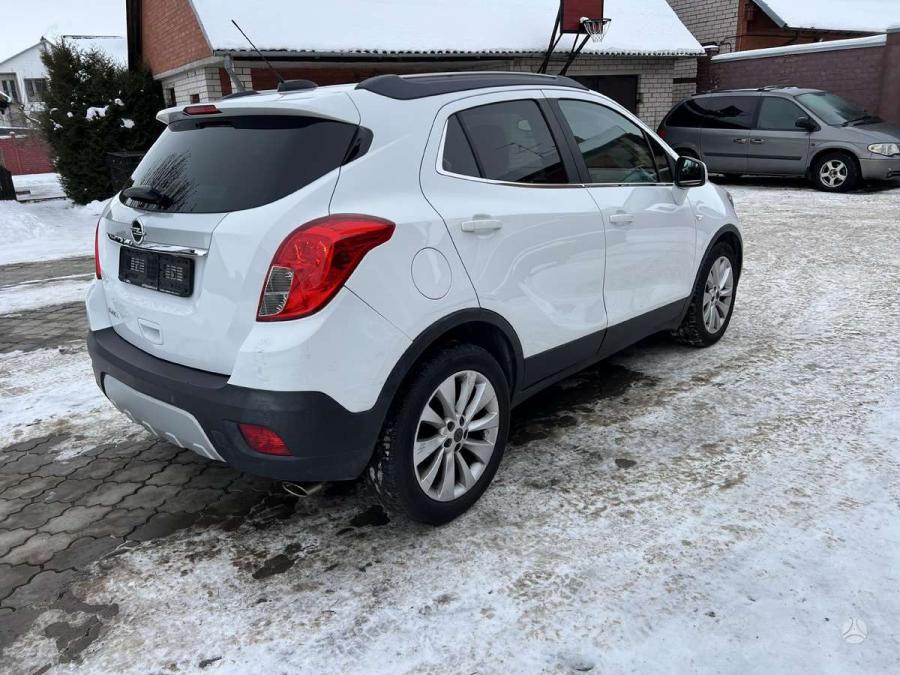 White Opel Mokka 2016 in Pasvalys, with an engine capacity of 1.36 L and mileage of 250 thousand km for 5300 €, photo 4 on AUTOMOTO.COM.LV