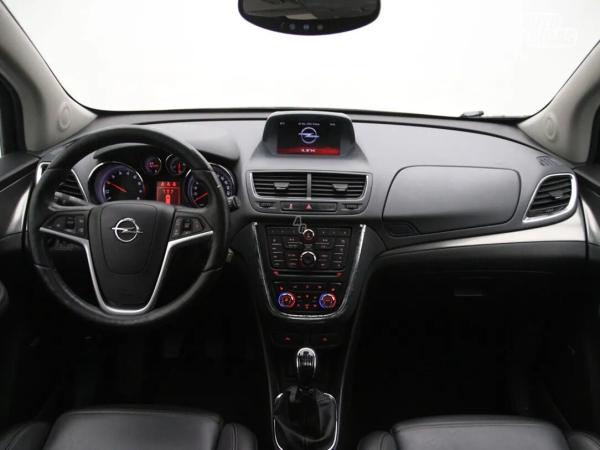 White Opel Mokka 2016 in Vilnius, with an engine capacity of 1.40 L and mileage of 88 thousand km for 10199 €, photo 2 on AUTOMOTO.COM.LV