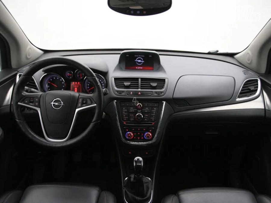 White Opel Mokka 2016 in Vilnius, with an engine capacity of 1.40 L and mileage of 88 thousand km for 10199 €, photo 3 on AUTOMOTO.COM.LV