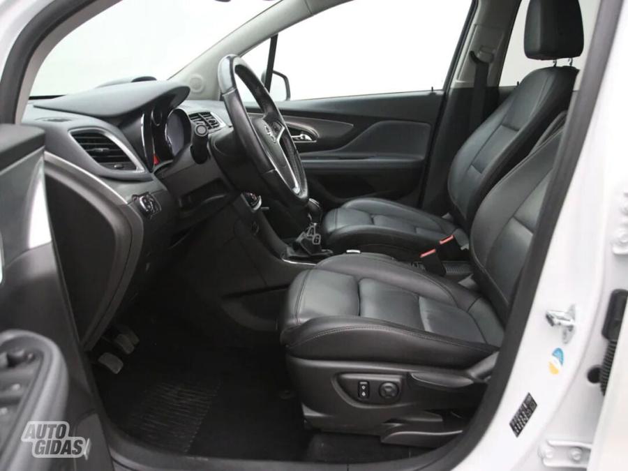 White Opel Mokka 2016 in Vilnius, with an engine capacity of 1.40 L and mileage of 88 thousand km for 10199 €, photo 5 on AUTOMOTO.COM.LV