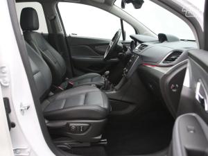 White Opel Mokka 2016 in Vilnius, with an engine capacity of 1.40 L and mileage of 88 thousand km for 10199 €, photo 15 on AUTOMOTO.COM.LV