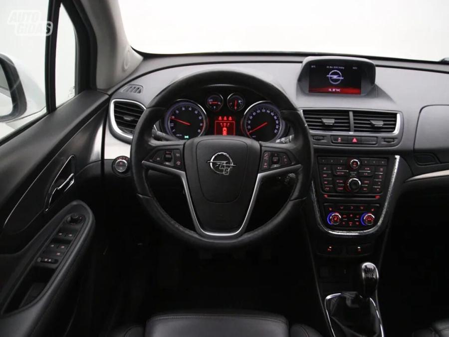 White Opel Mokka 2016 in Vilnius, with an engine capacity of 1.40 L and mileage of 88 thousand km for 10199 €, photo 18 on AUTOMOTO.COM.LV