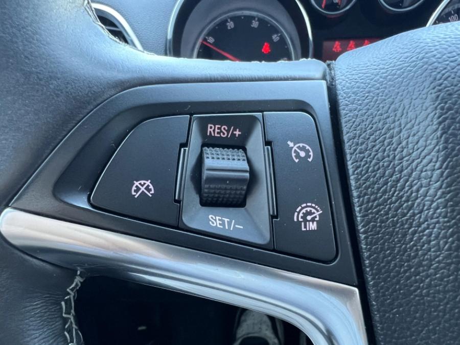 Balts Opel Mokka 2016 Rīga, ar dzinēja tilpumu 1.60 L un nobraukumu 228 tūkst. km par 8550 €, foto 5 vietnē AUTOMOTO.COM.LV
