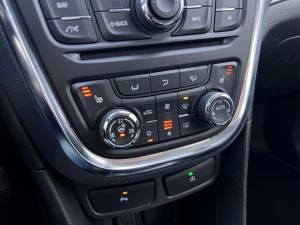 Balts Opel Mokka 2016 Rīga, ar dzinēja tilpumu 1.60 L un nobraukumu 228 tūkst. km par 8550 €, foto 38 vietnē AUTOMOTO.COM.LV