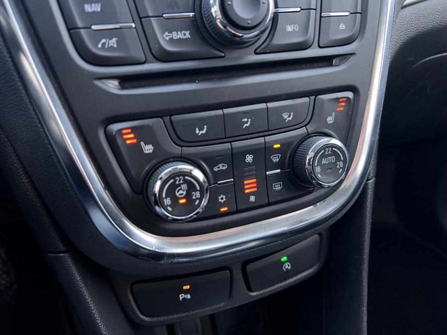 Balts Opel Mokka 2016 Rīga, ar dzinēja tilpumu 1.60 L un nobraukumu 228 tūkst. km par 8550 €, foto 38 vietnē AUTOMOTO.COM.LV