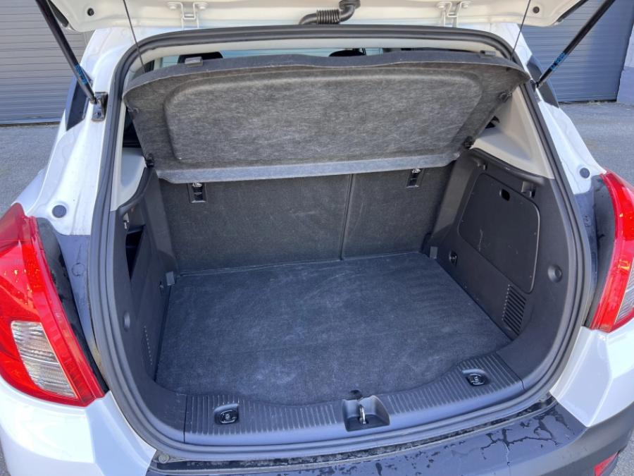 Balts Opel Mokka 2016 Rīga, ar dzinēja tilpumu 1.60 L un nobraukumu 228 tūkst. km par 8550 €, foto 43 vietnē AUTOMOTO.COM.LV