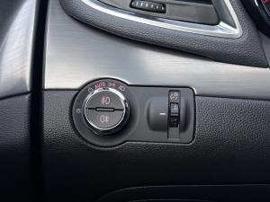 Balts Opel Mokka 2016 Rīga, ar dzinēja tilpumu 1.60 L un nobraukumu 228 tūkst. km par 8550 €, foto 47 vietnē AUTOMOTO.COM.LV