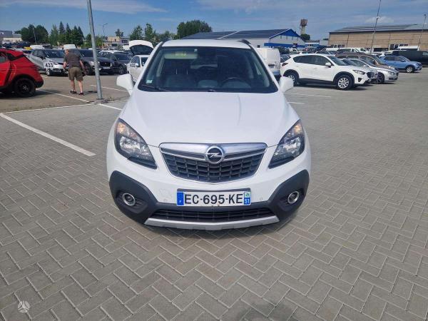White Opel Mokka 2016 in Taurage, with an engine capacity of 1.60 L and mileage of 193 thousand km for 6900 €, photo 2 on AUTOMOTO.COM.LV