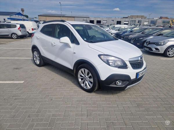 White Opel Mokka 2016 in Taurage, with an engine capacity of 1.60 L and mileage of 193 thousand km for 6900 €, photo 3 on AUTOMOTO.COM.LV