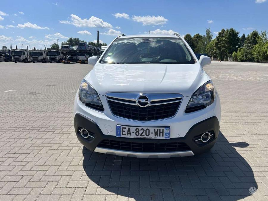 White Opel Mokka 2016 in Taurage, with an engine capacity of 1.60 L and mileage of 173 thousand km for 6200 €, photo 1 on AUTOMOTO.COM.LV