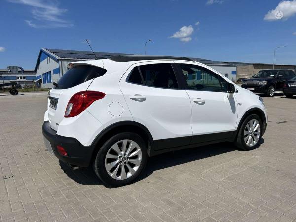 White Opel Mokka 2016 in Taurage, with an engine capacity of 1.60 L and mileage of 173 thousand km for 6200 €, photo 3 on AUTOMOTO.COM.LV