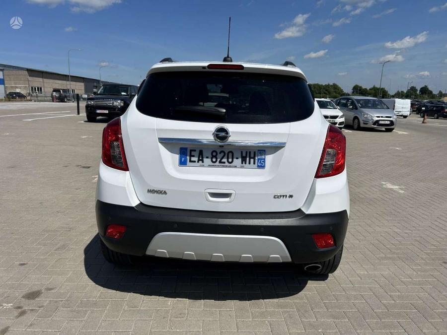 White Opel Mokka 2016 in Taurage, with an engine capacity of 1.60 L and mileage of 173 thousand km for 6200 €, photo 5 on AUTOMOTO.COM.LV