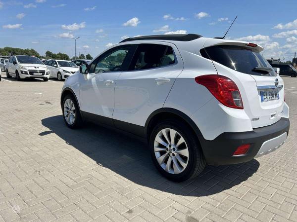 White Opel Mokka 2016 in Taurage, with an engine capacity of 1.60 L and mileage of 173 thousand km for 6200 €, photo 5 on AUTOMOTO.COM.LV