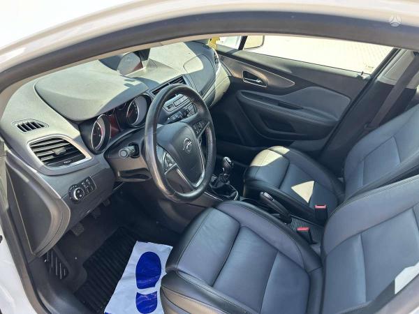White Opel Mokka 2016 in Taurage, with an engine capacity of 1.60 L and mileage of 173 thousand km for 6200 €, photo 8 on AUTOMOTO.COM.LV