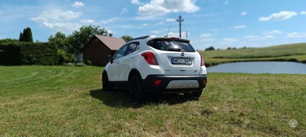 White Opel Mokka 2016 in Vilnius, with an engine capacity of 1.60 L and mileage of 244 thousand km for 6700 €, photo 5 on AUTOMOTO.COM.LV