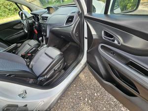 White Opel Mokka 2016 in Kaunas, with an engine capacity of 1.60 L and mileage of 153 thousand km for 7650 €, photo 1 on AUTOMOTO.COM.LV