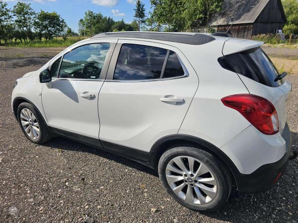 White Opel Mokka 2016 in Kaunas, with an engine capacity of 1.60 L and mileage of 153 thousand km for 7650 €, photo 7 on AUTOMOTO.COM.LV
