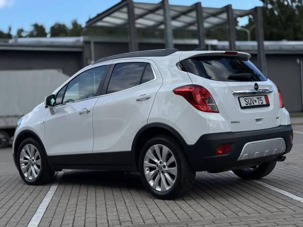 White Opel Mokka 2016 in Jurmala, with an engine capacity of 1.60 L and mileage of 172 thousand km for 7750 €, photo 4 on AUTOMOTO.COM.LV