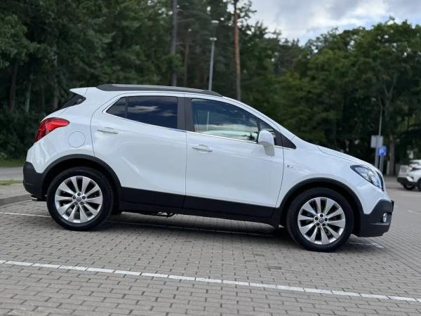 White Opel Mokka 2016 in Jurmala, with an engine capacity of 1.60 L and mileage of 172 thousand km for 7750 €, photo 7 on AUTOMOTO.COM.LV